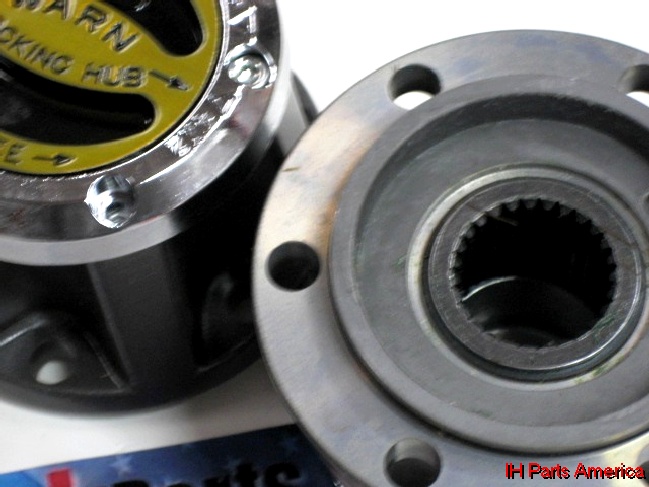 Warn Premium Locking Hub Set for 1972-80 Scout II, Terra or Traveler ...